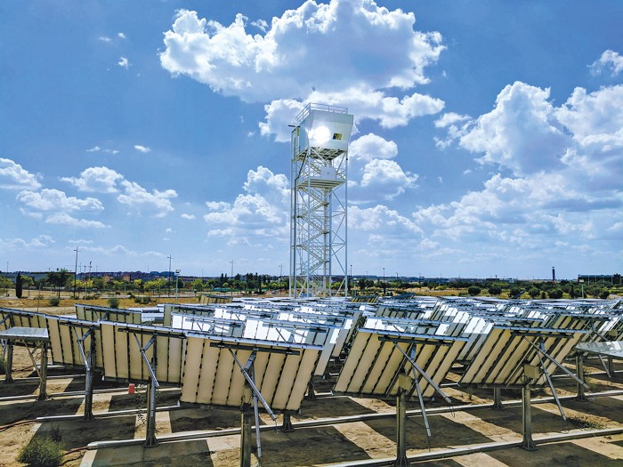 Solar-powered reactor converts CO₂ and water into jet fuel