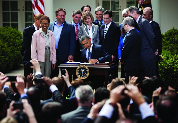 Obama Signs Bill To Help Startups