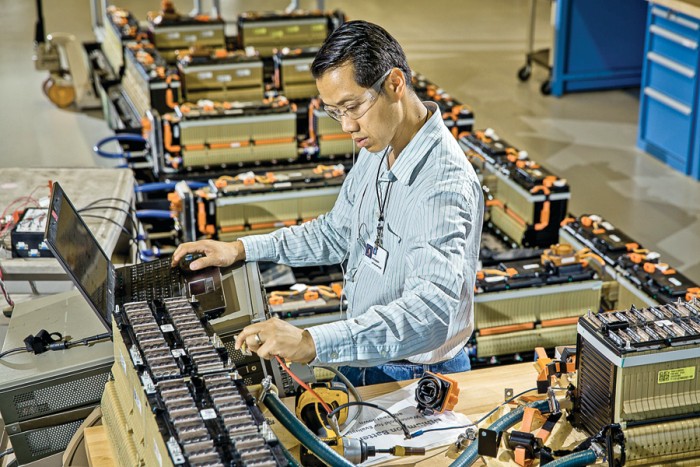 GM Expands Michigan Battery Laboratory