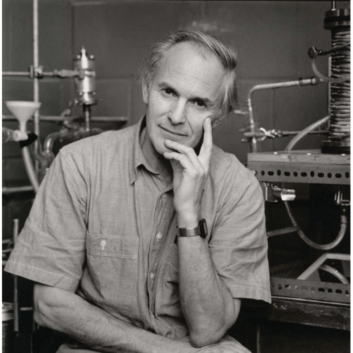 Nobel Laureate Harry Kroto dies at 76