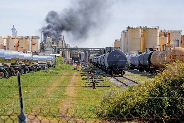 Houston chemical distribution tank farm burns, cause unknown
