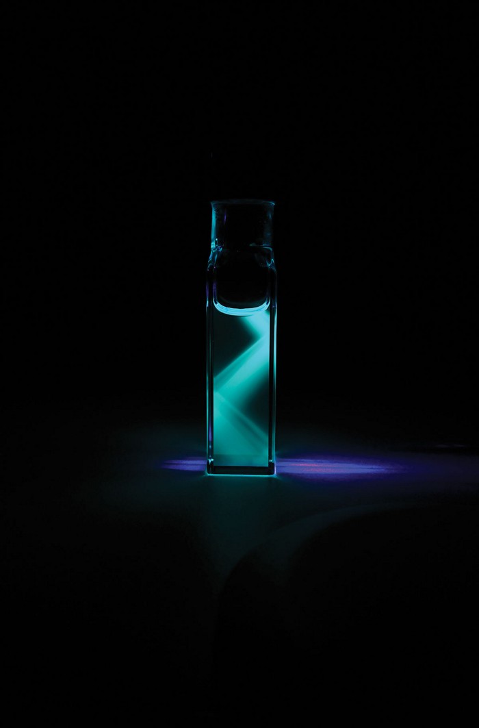Chemistry in Pictures: Light show in a vial